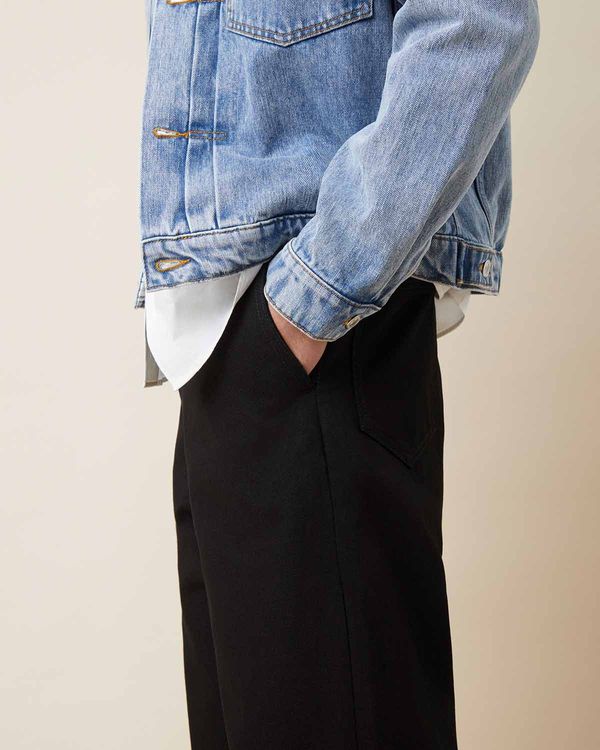 ‘Genua Chino’ is a 5-pocket fit tailored to a high-rise waist and ...