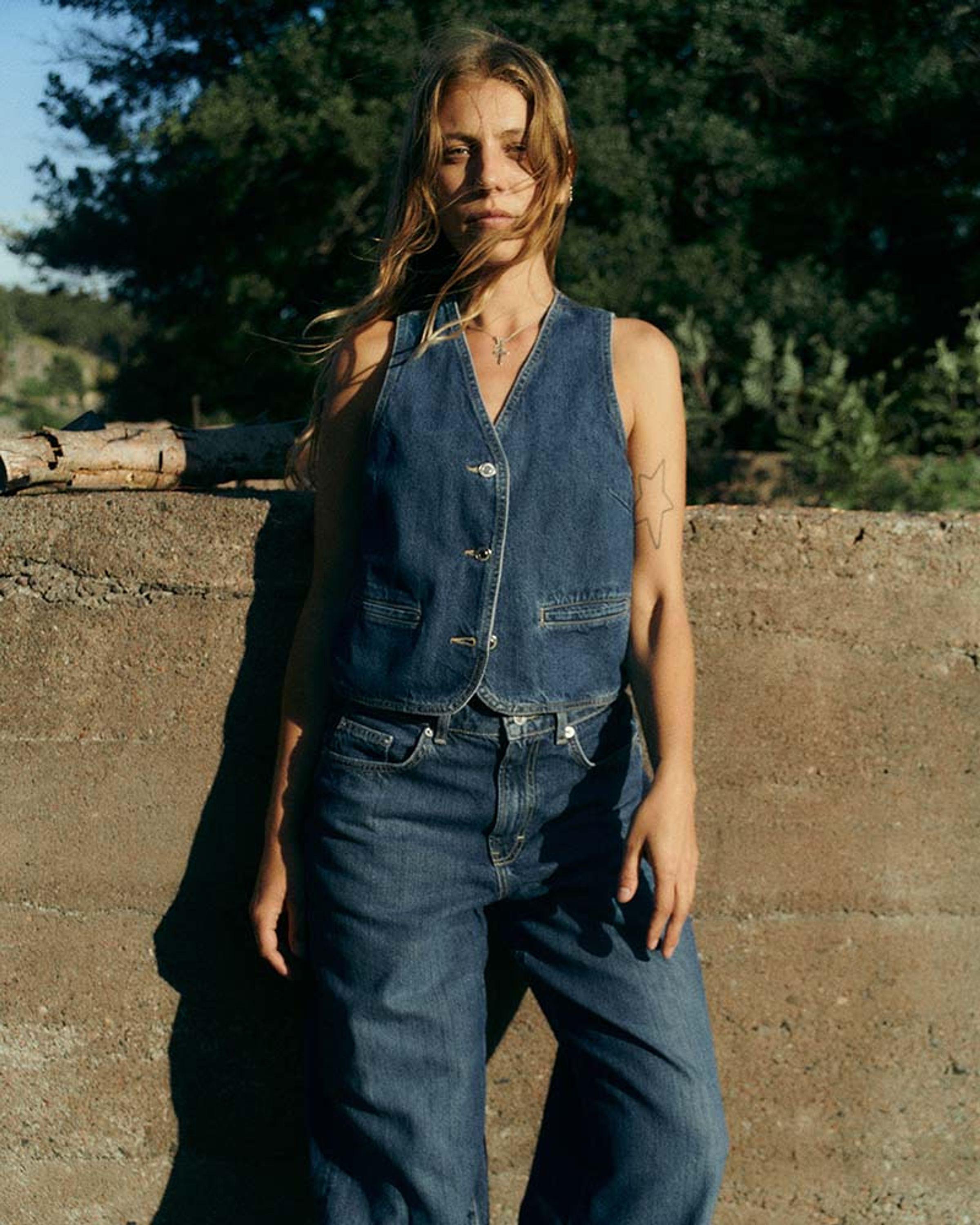 FREE SHIPPING ON ORDERS OVER 200 USD